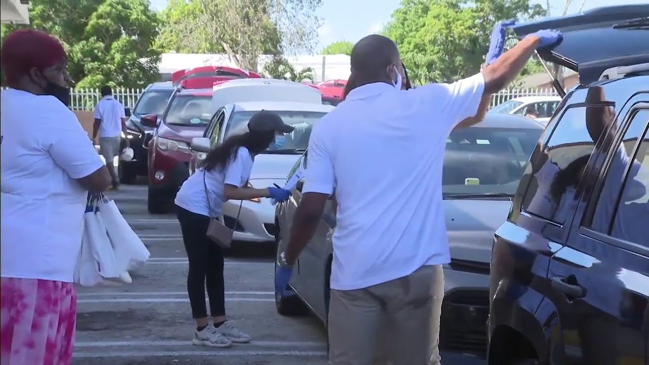 People line up for food distribution event in Miami Gardens - YouTube