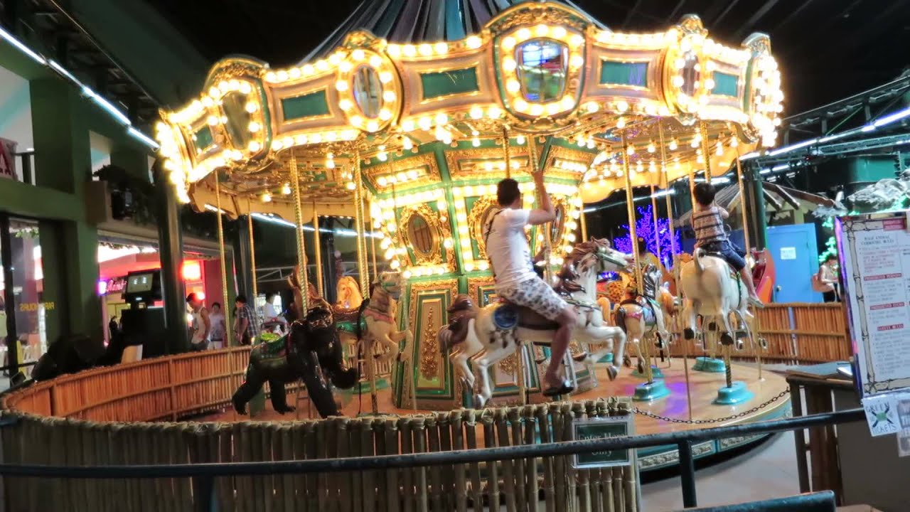 Game center in Micronesia mall Guam グアムのマイクロネシアモール内のゲームセンター - YouTube