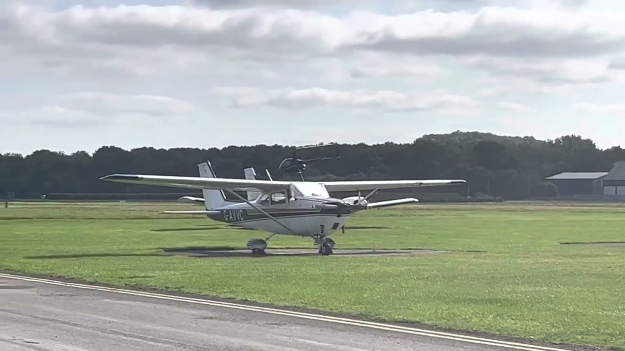 Robinson R22 Landing at Shobdon Airfield - YouTube