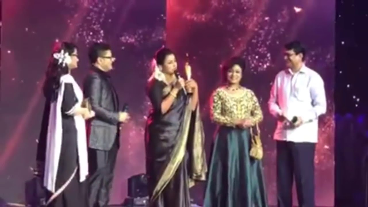 Meril prothom alo award 2018 Runa khan - YouTube