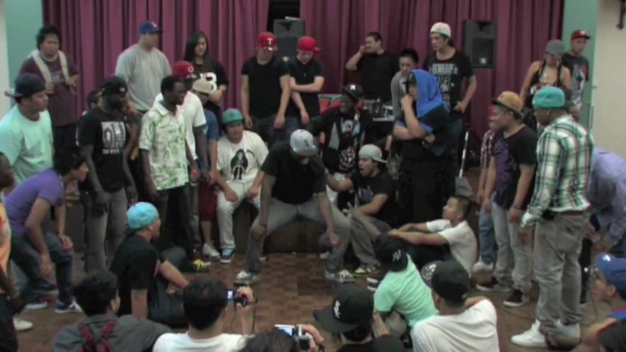 Krump battle - Alpha Wun vs Scrapy (Justice Crew) - YouTube
