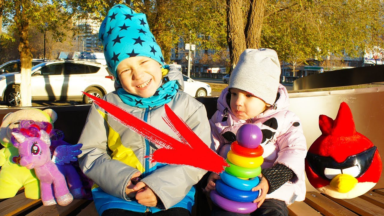 Tim and Essy play with Colored Toys - YouTube