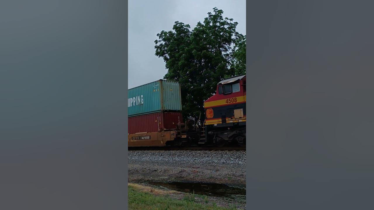 Great Speed & HORN Kansas City Southern #4508 returns NS #4595 led BIG NS #243 Pics/Frames ...