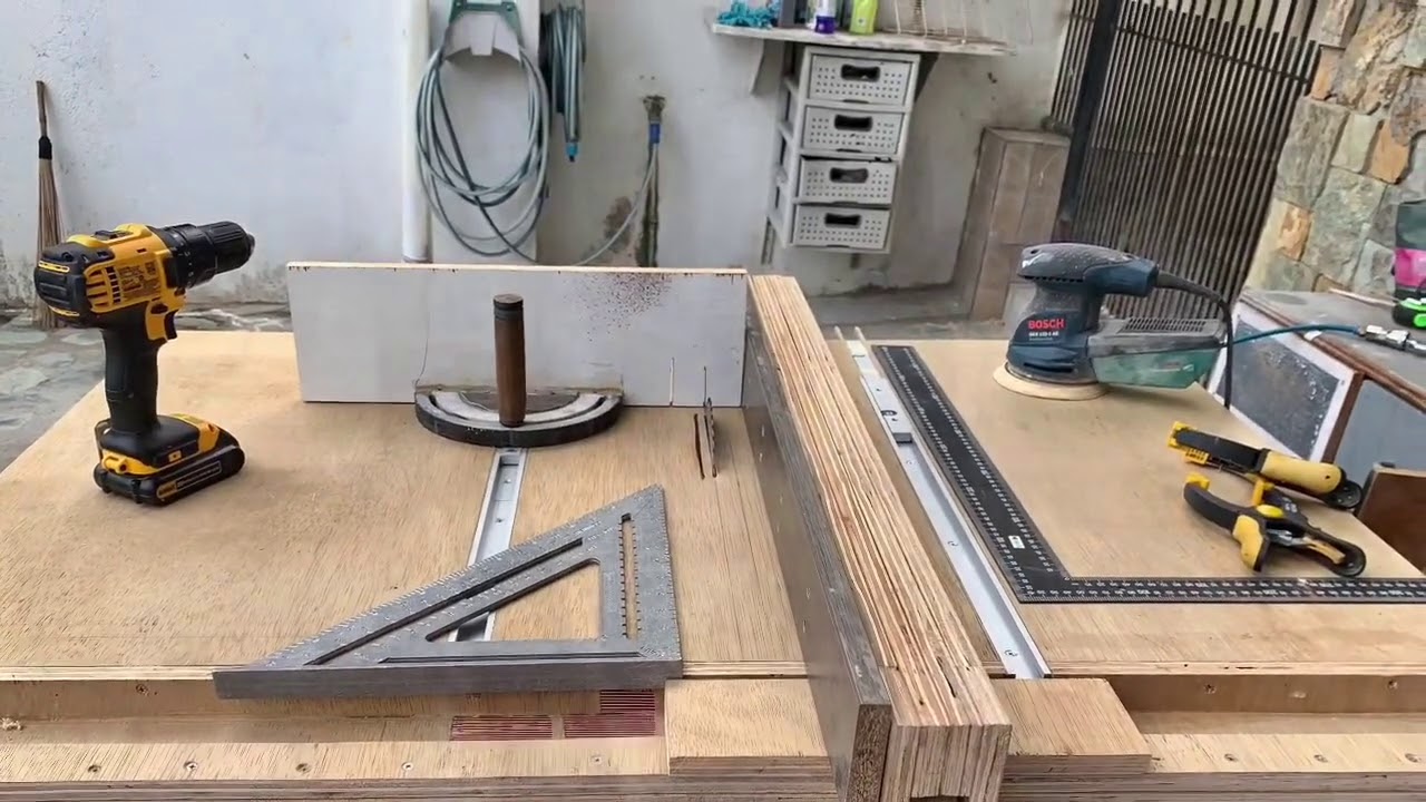 BOSCH GTS 10j table saw - YouTube