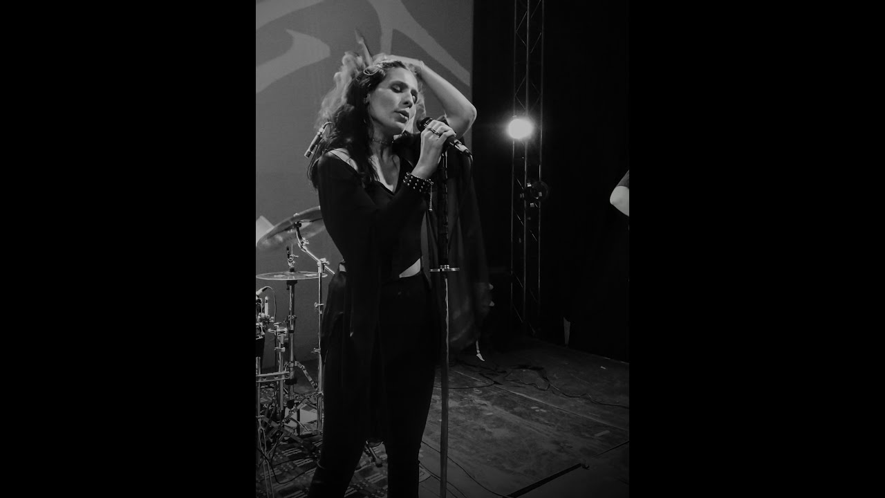 Skin-Alexz Johnson Cover - YouTube