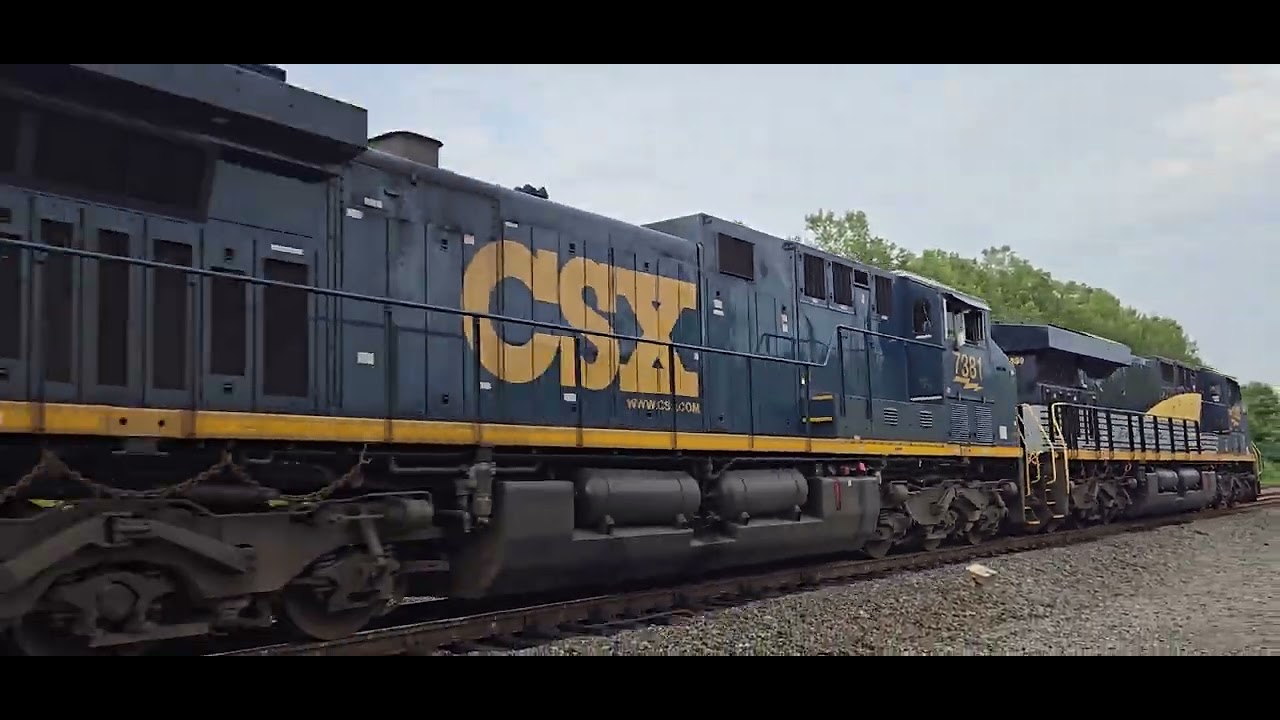 6:52 csx B777 with csx-1899/csx-7381 eastbound going down the westshore ...