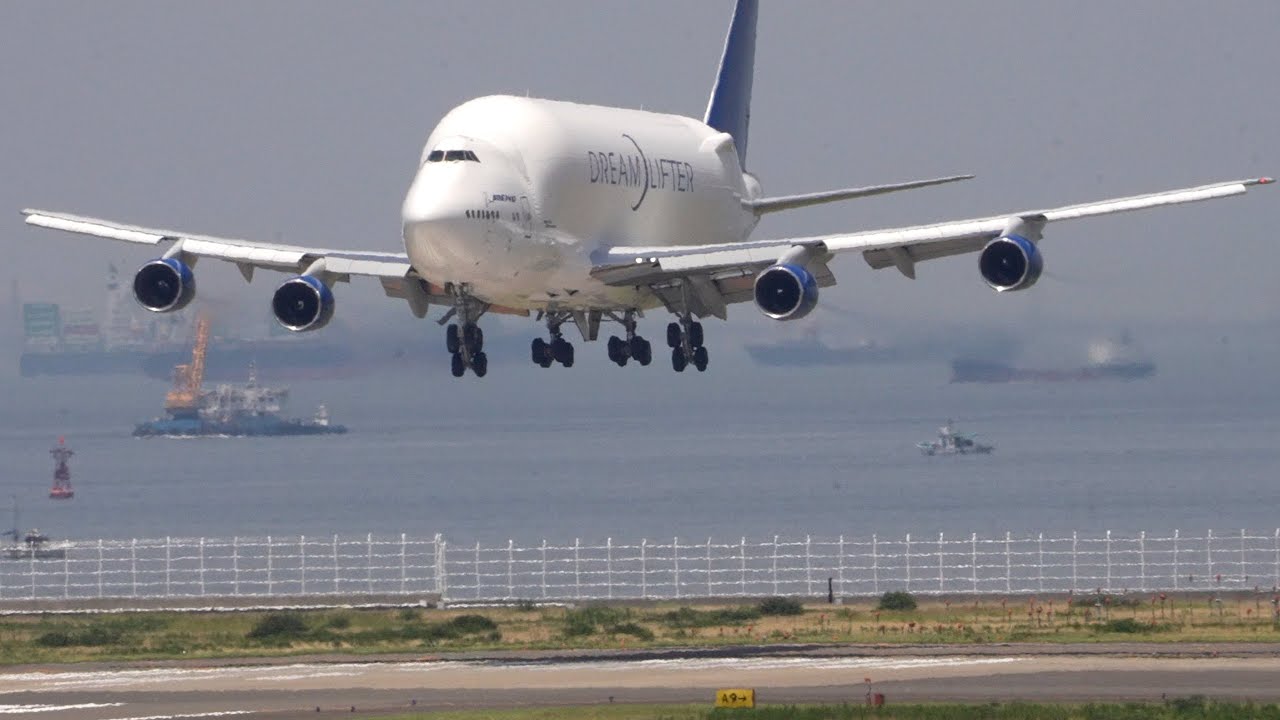 Pilot Training and Beautiful Dream Lifter 747 landing at Nagoya ...