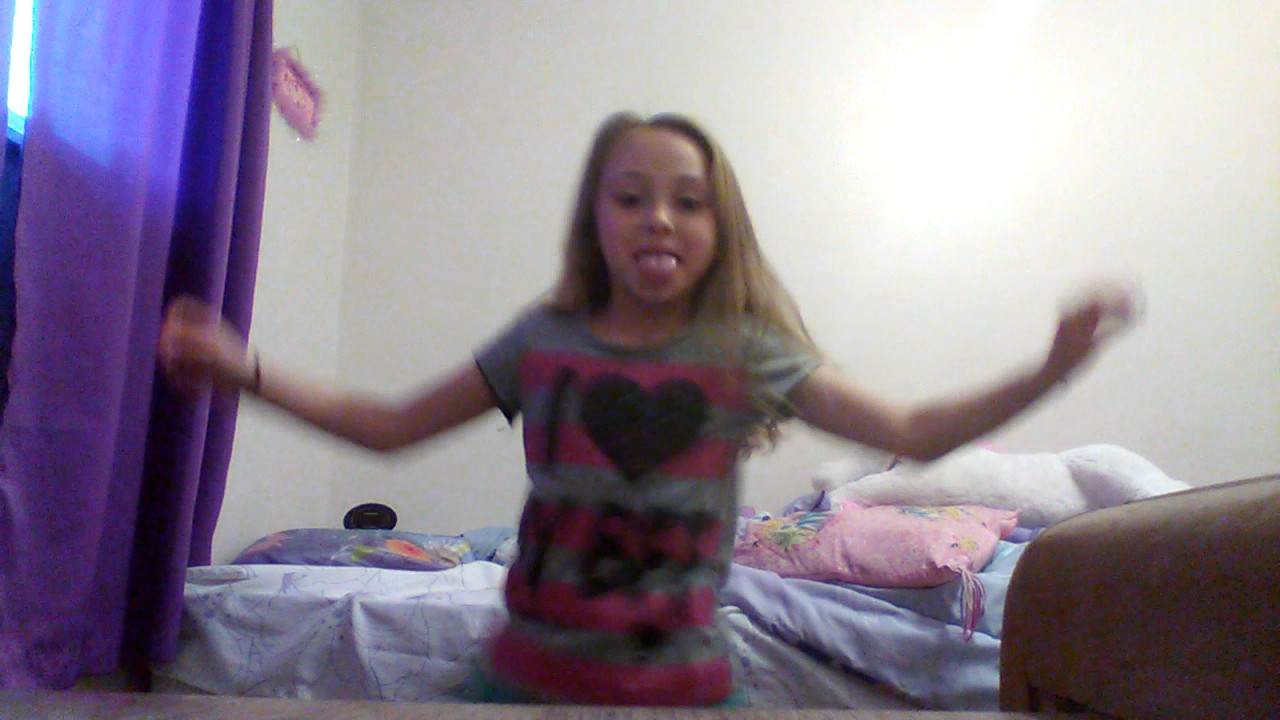 A 10 year old dancing to lil yatchy - YouTube