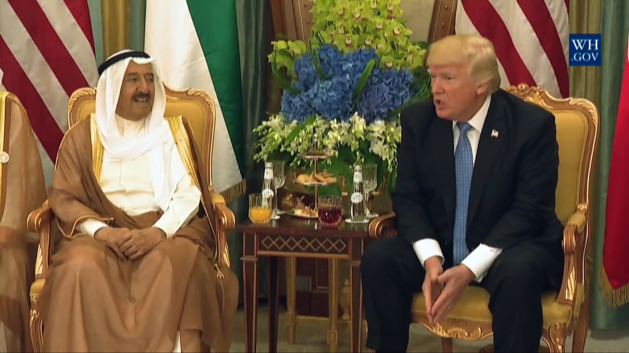 President Trump Has a Very Friendly Meeting With The Emir Of Kuwait ...