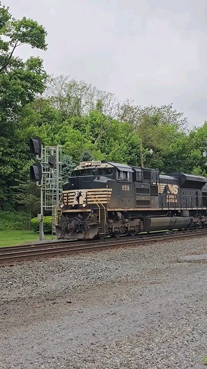 Norfolk Southern #1159 leads a 113 car manifest at Lewistown, PA (05/07/2024) #s24ultra #sd70ace ...