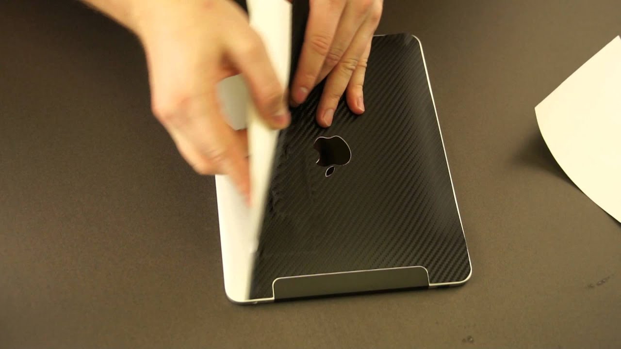 Návod: Jak aplikovat carbon samolepku na tablet s logem - YouTube
