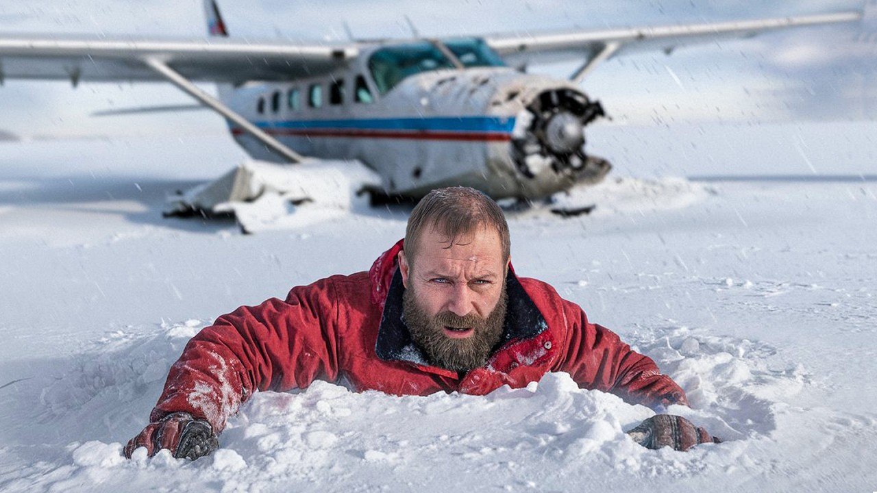 A Pilot Survived after Plane Crash in Arctic Desert at Freezing of −45 ...