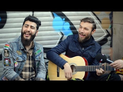 Taksimde Sokak Sanatçılarından Kürtçe Şarkılar