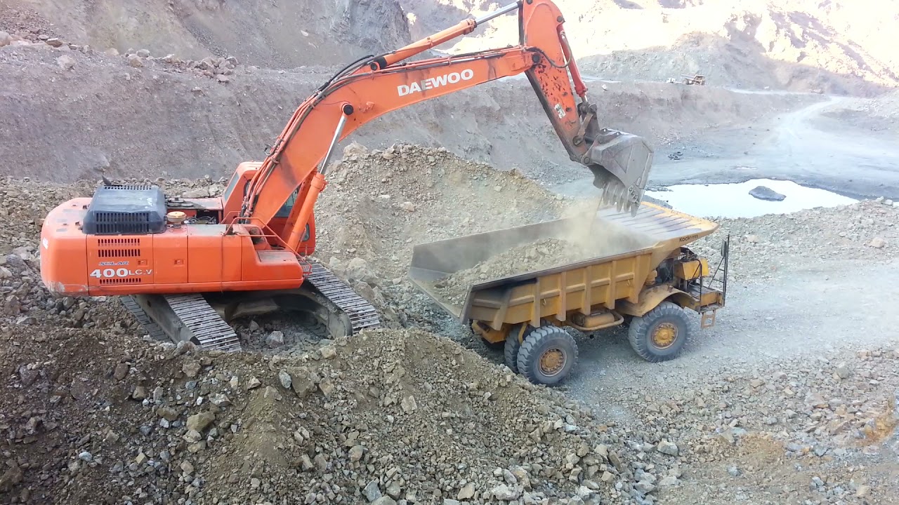 Daewoo 400 lc_v loading mining truck - YouTube