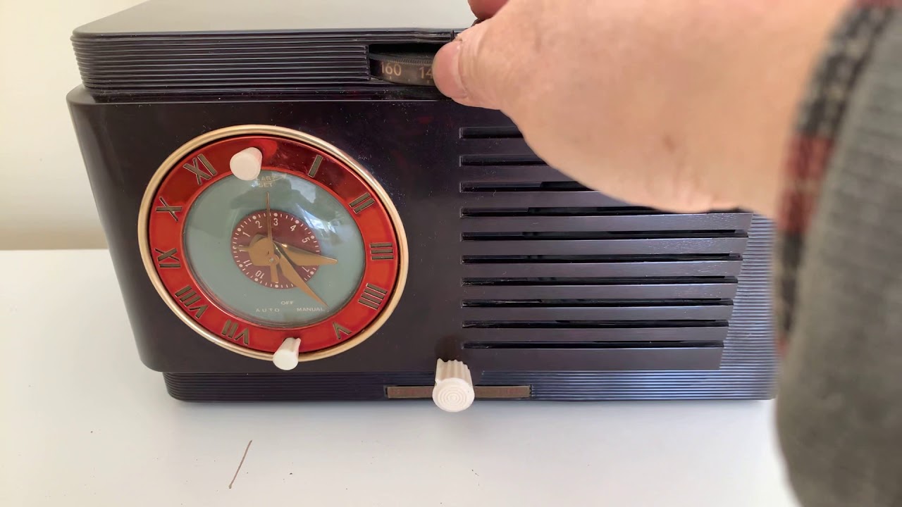 1952 General Electric Model 60 AM Brown Bakelite Tube Clock Radio ...