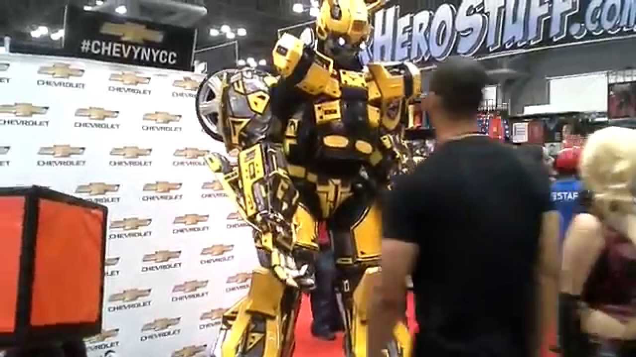 Bumblebee Cosplay at New York Comic Con - YouTube