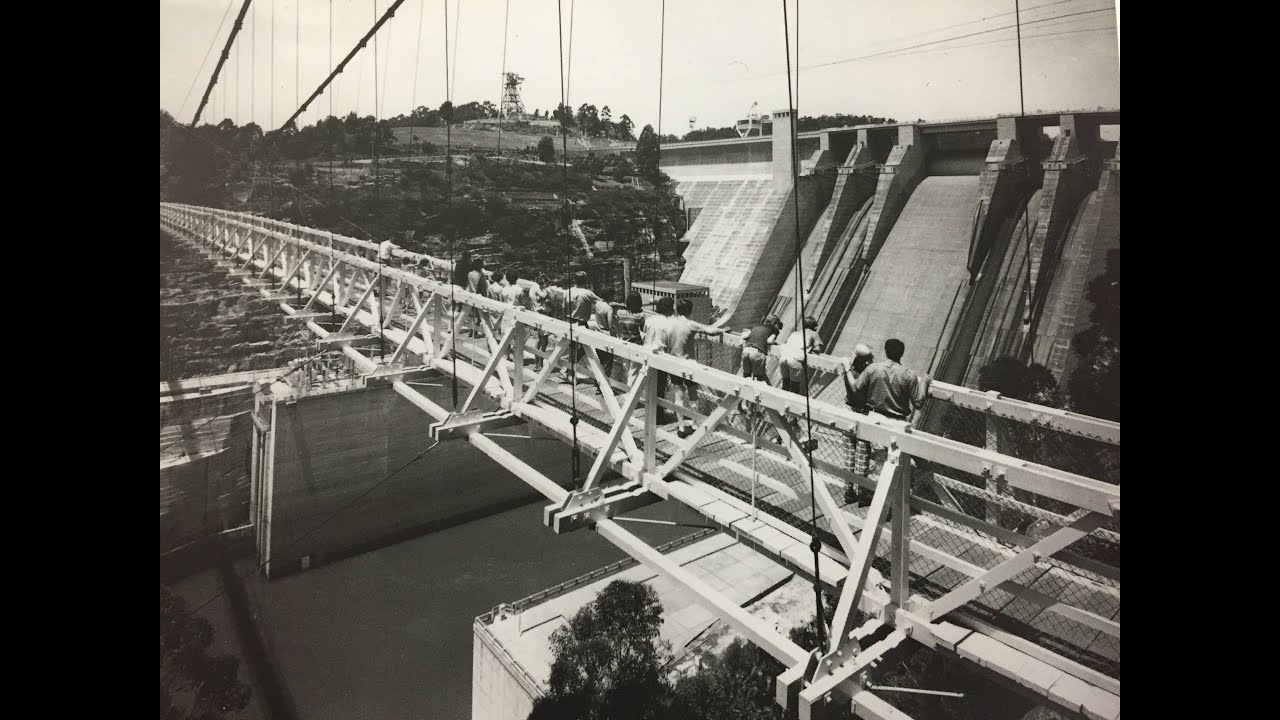 Warragamba Dam 1948 / 1960 construction of current dam NSW - YouTube