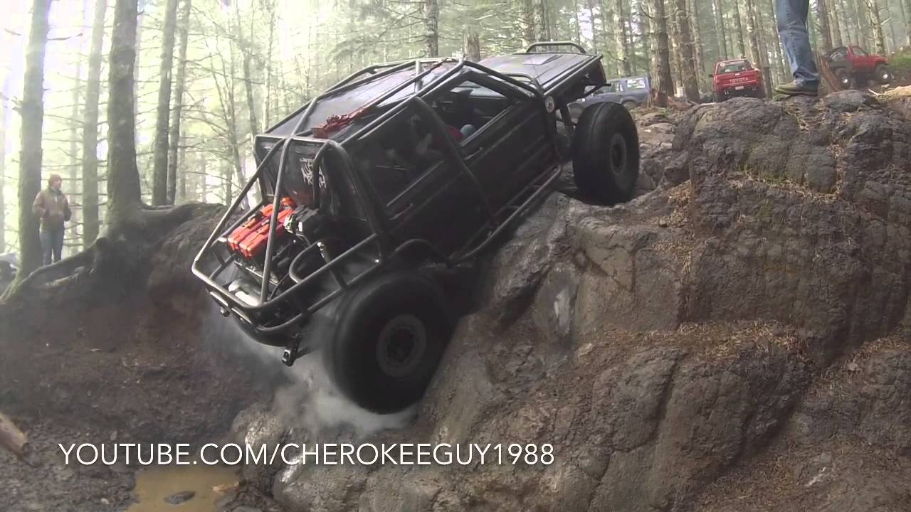 Superchared Xj on 1tons and 42" Iroks rock bouncing and smoke show ...