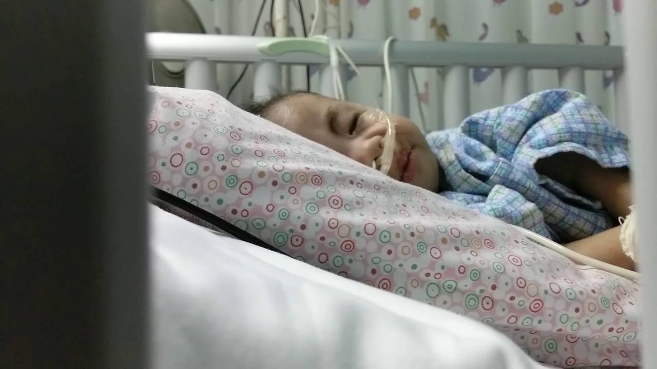 Riley sleep-smiling 😊😍 - YouTube