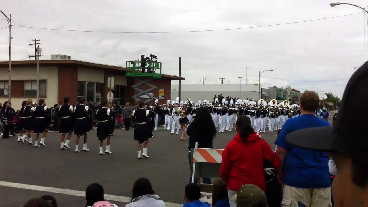 Monache Band Selma Parade 2010 - YouTube