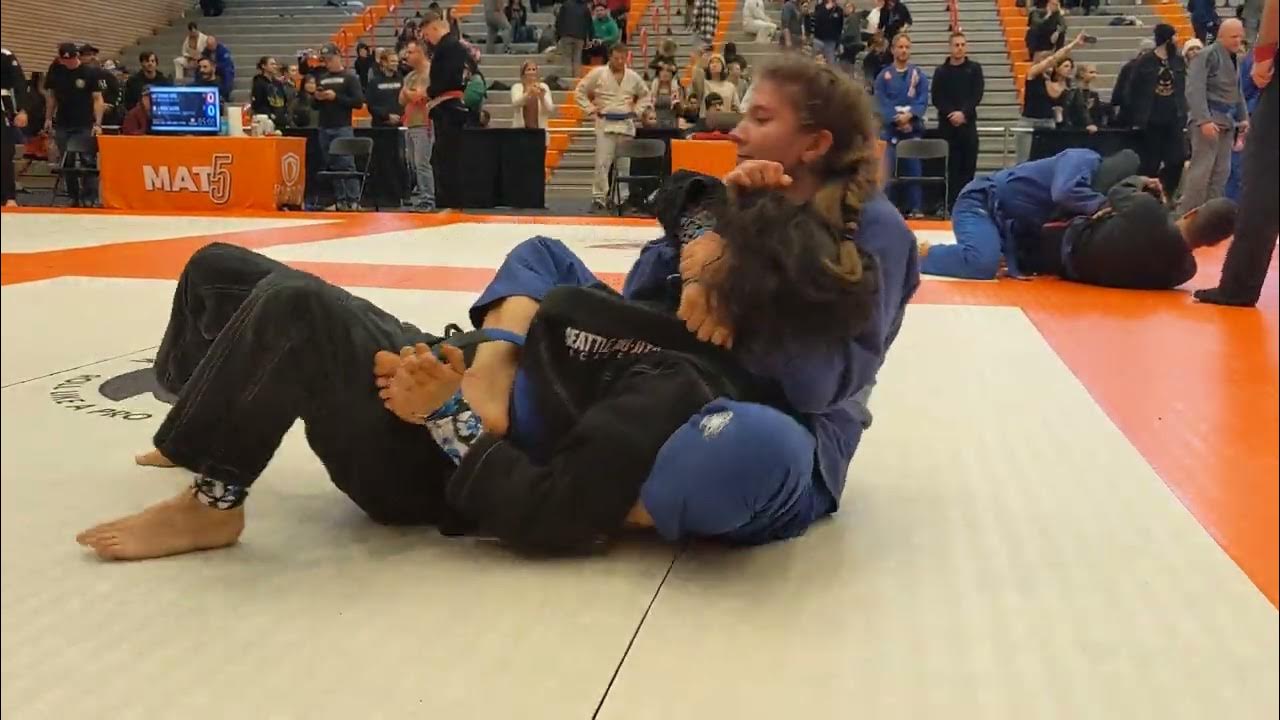 Amanda Venables Blue Belt Gi Match 2 Grappling Industries 12/10/22 - YouTube