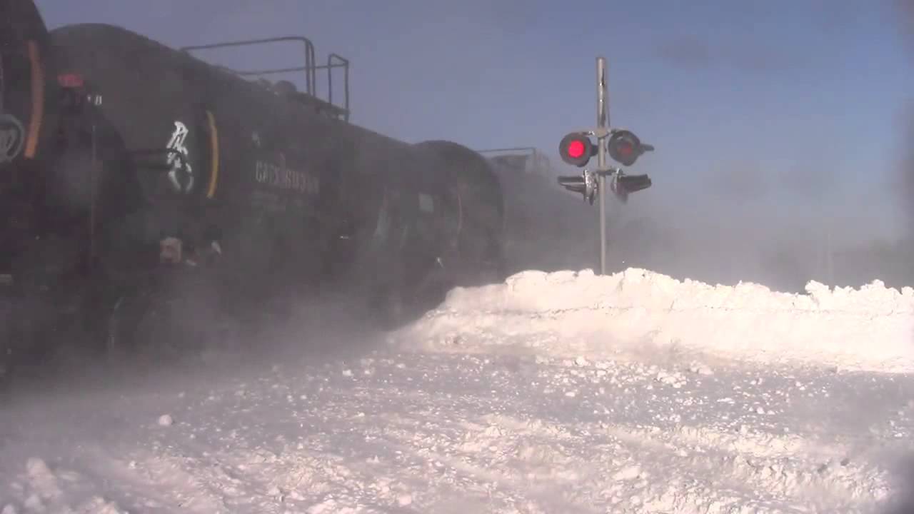 EPIC CATCH!!! Dashing Thru the Snow - CN Train 406 West at Salisbury ...