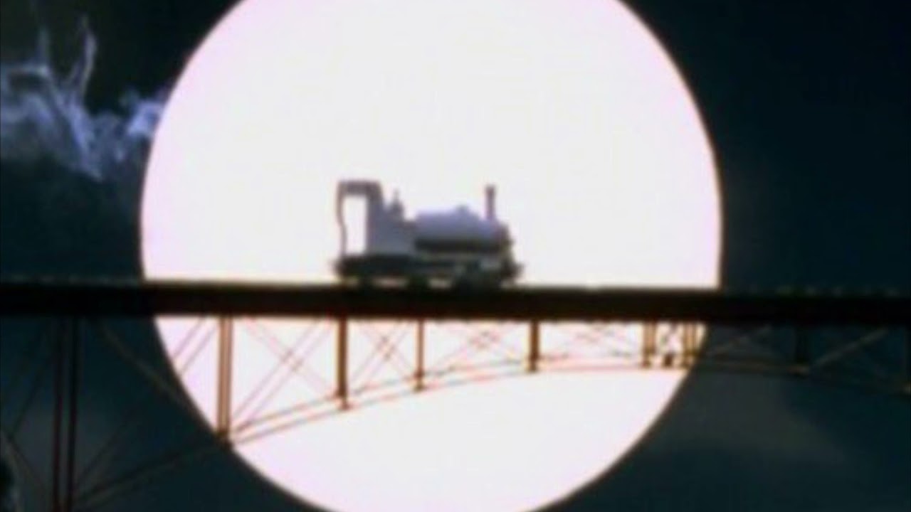 Duncan gets spooked theme creepy version - YouTube