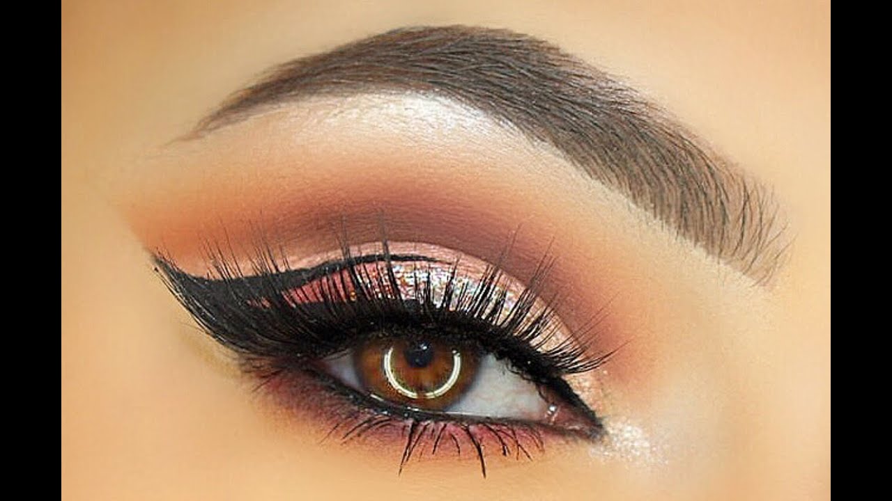 Graphic Liner Cut Crease - Sofie Bella - YouTube