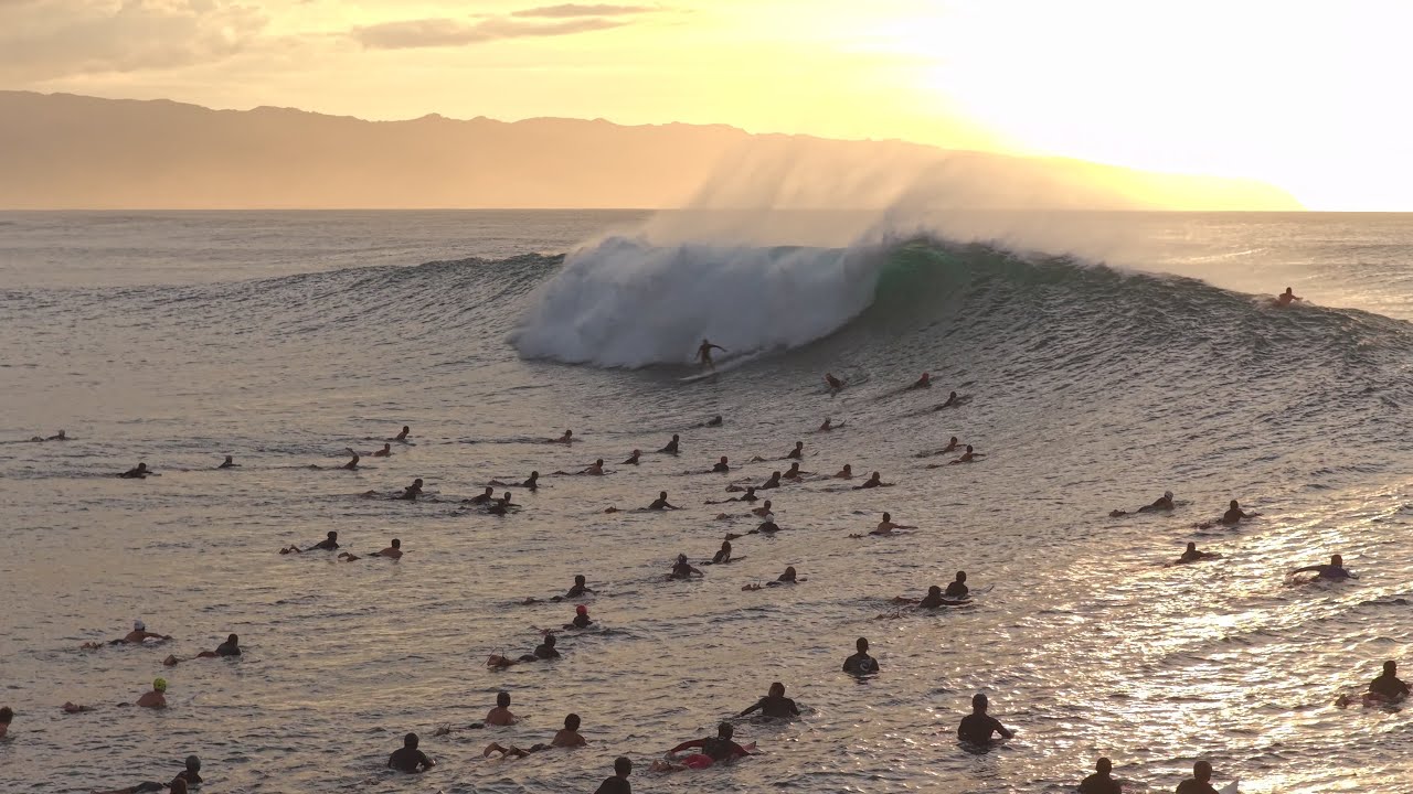 BIGGEST CROWD AT PIPELINE IVE EVER SEEN (SKETCHY) - YouTube