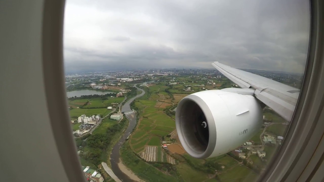 EVA AIR BR30 B777-300ER landing at Taipei TPE - YouTube
