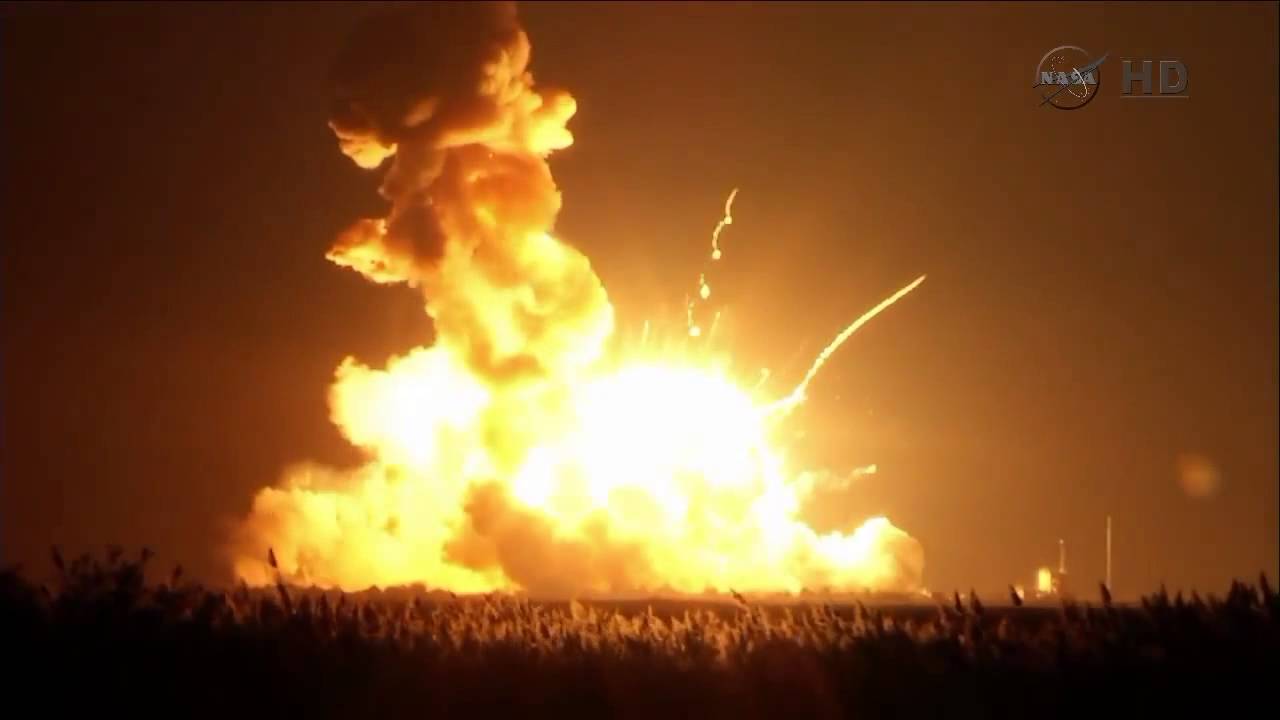 Antares launch explosion - October 28, 2014 - [Full] [HD] - YouTube
