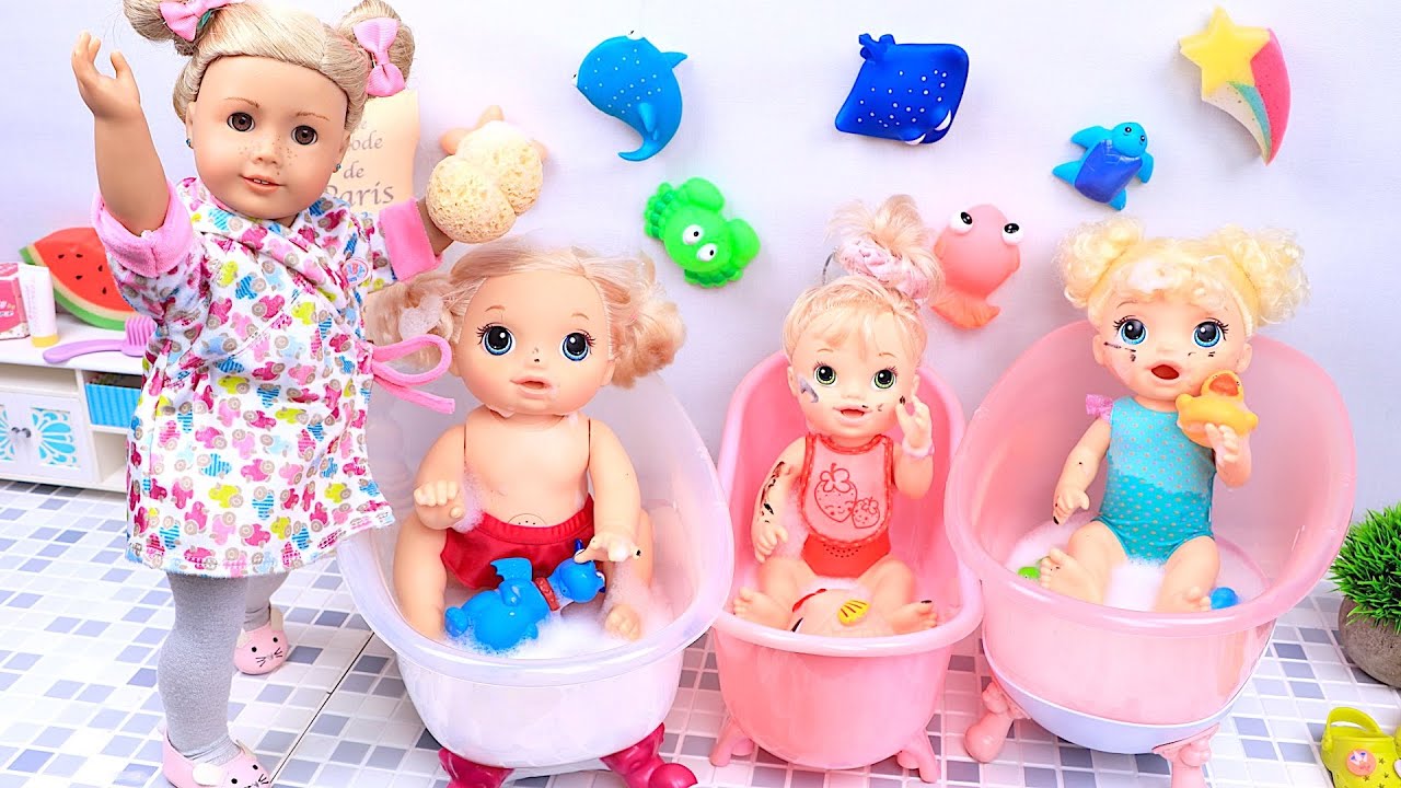 Doll gives bath to her 3 baby sisters! Play Dolls stories about ...