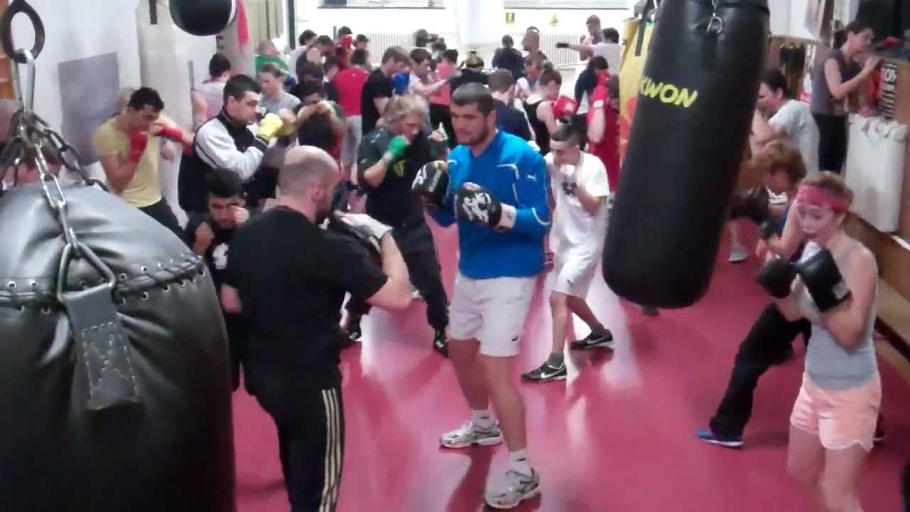 Boxeo25 goes Harlem Shake - mit Boxclub Basel und Arnold Gjergjaj - YouTube