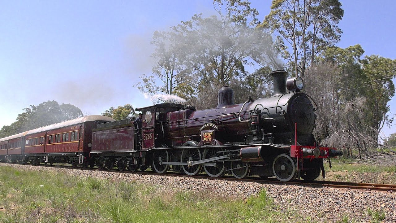 Steam Locomotive 3265 Thirlmere shuttles - YouTube