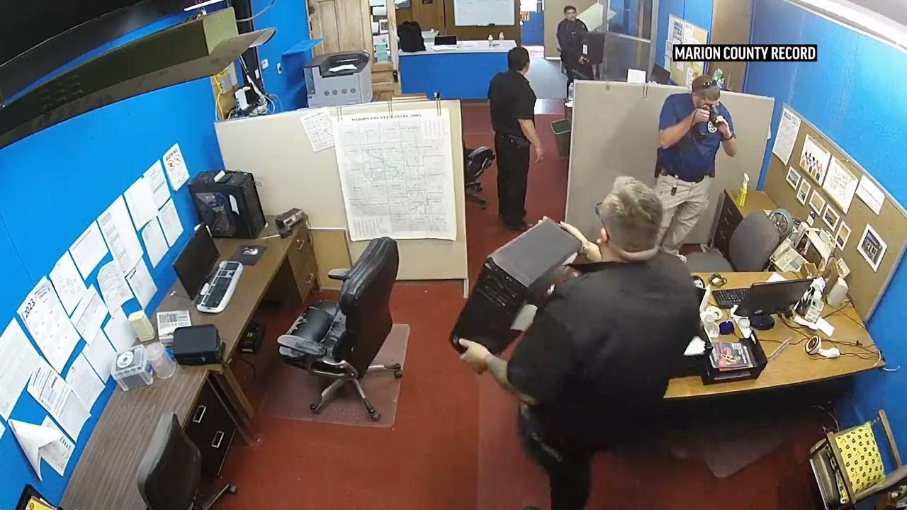 Kansas newspaper raid sparks First Amendment controversy - YouTube