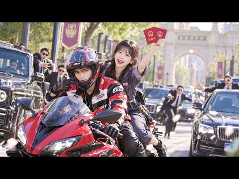 野丫頭為了600萬救命錢，轉身和人人懼怕的豪門瘋批少爺領了證！本以為只是異常交易！誰知身後保鑣追成一片，男人卻把她死死護在懷裡：「既然上了我的車，這輩子就是我的人。」#drama# 甜寵