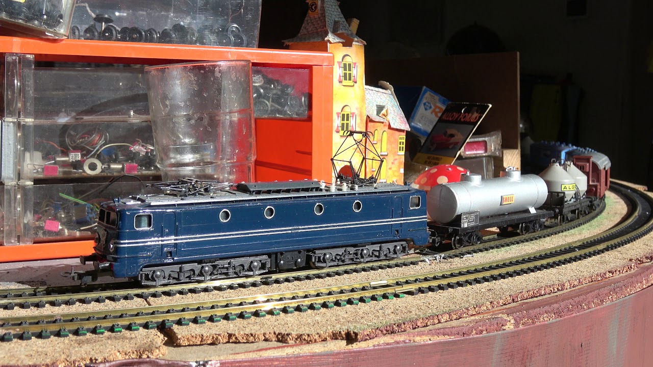 Dutch model good trains of the 50's and 60's, w/ NS class 1100, 1300 ...