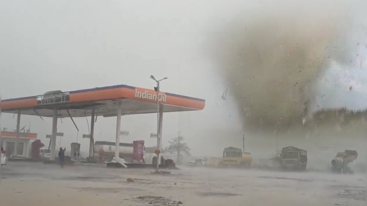 Unstoppable cyclone Biparjoy with powerful wind, causing damage in ...