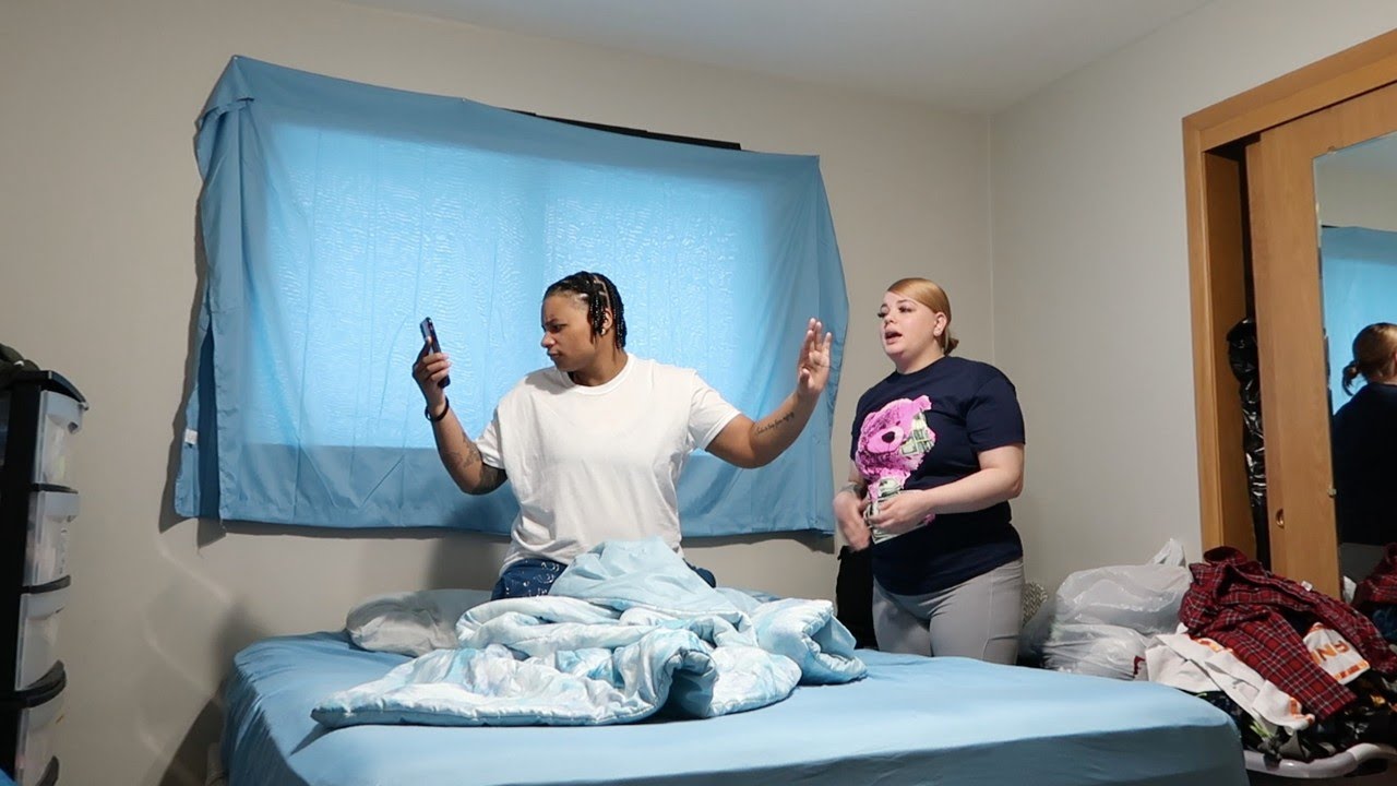 SENDING MY GIRLFRIEND THE WRONG TEXT MESSAGE THEN RUSHING TO DELETE IT! - YouTube