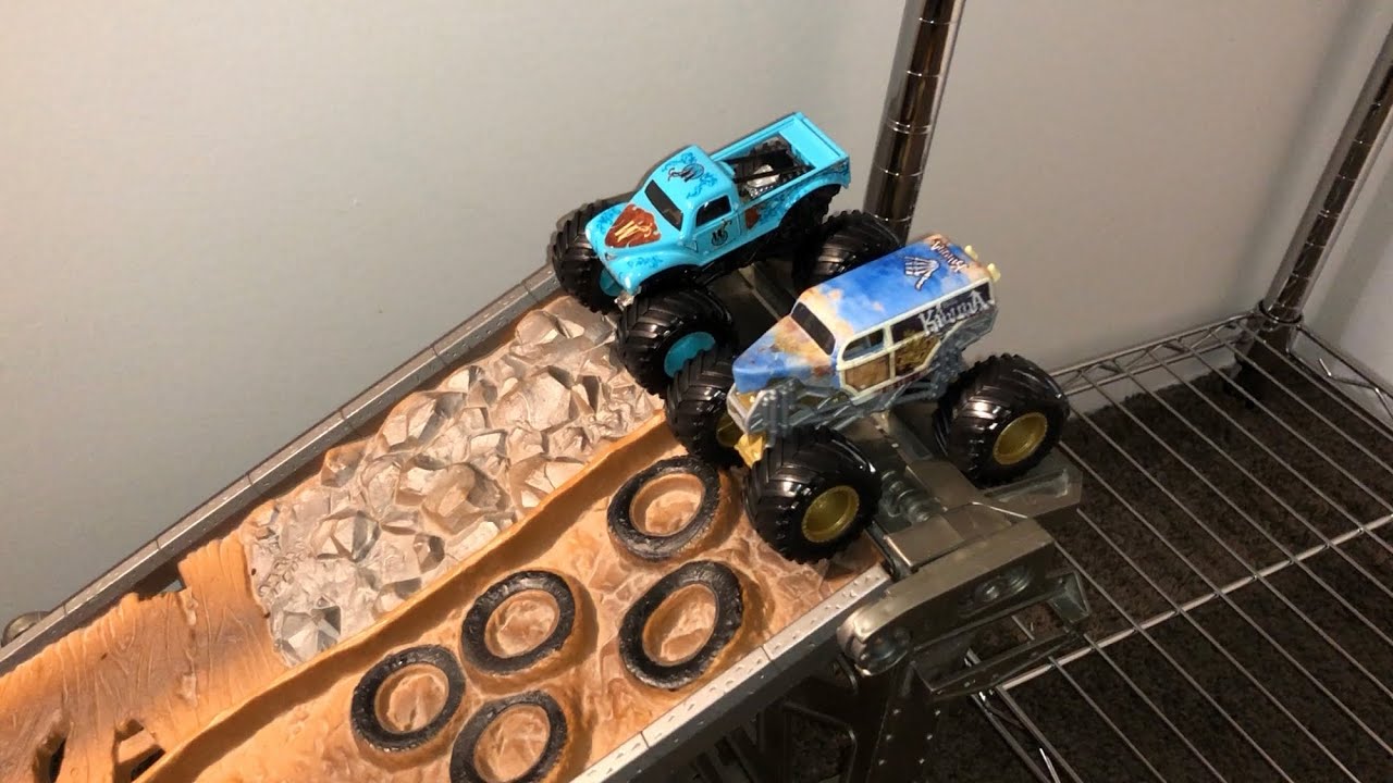 Monster Jam TEAM RACING Season #1 Event #4! - YouTube