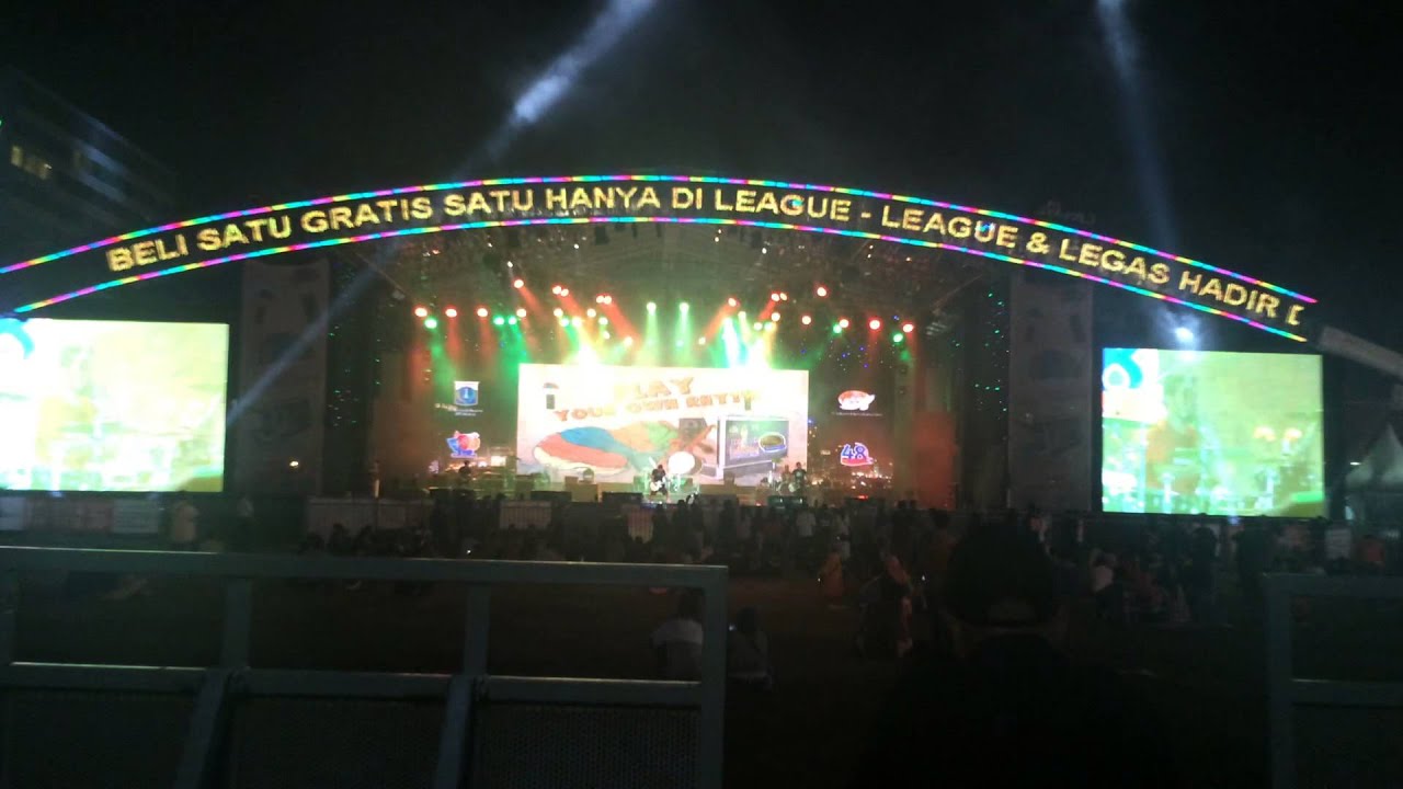 No Label Live in concert at Jakarta Fair 2015 (full) - YouTube