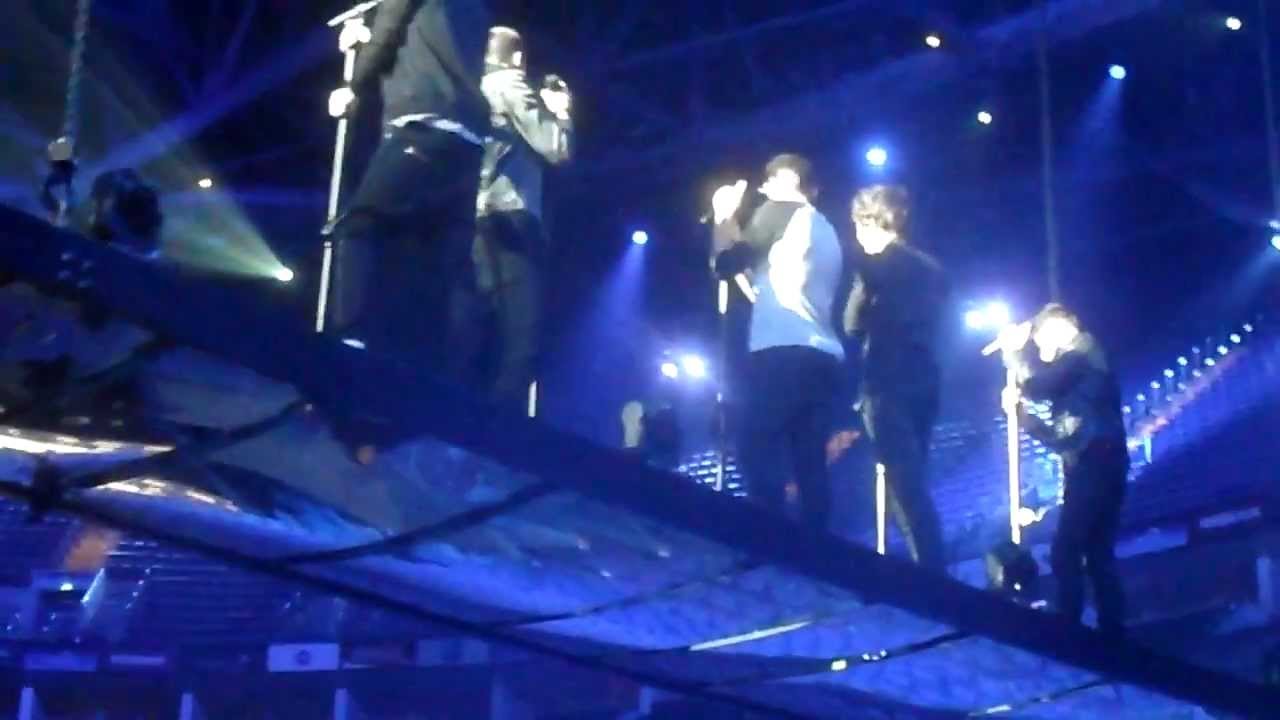 One Direction - Change My Mind/Moments - Intimate Performance 06/04/13 ...