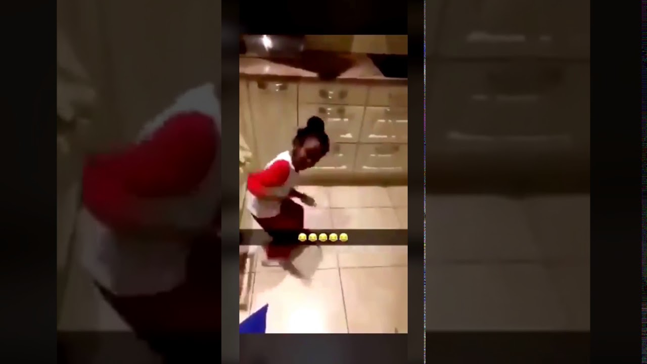 Jeune fille danse le logobi - YouTube