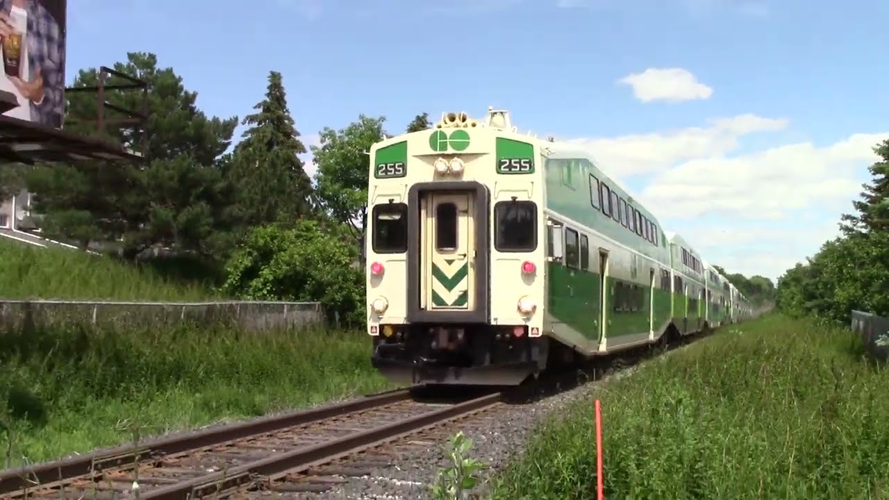OLD CAB CAR 255!! GO Transit 255 with 673 at Centennial! - YouTube