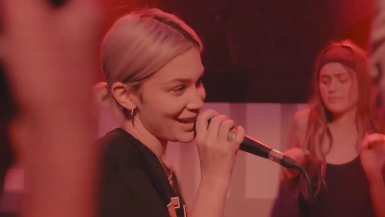 Jess Connelly Live Performace at XX XX (Killa Hurtz) - YouTube