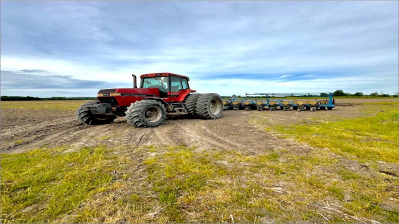 Battle To The FINISH LINE. Hammering Out The Soybean Acres. - YouTube
