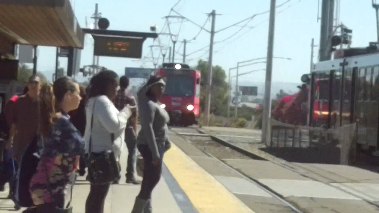 San Diego MTS Trolley - Siemens SD100 #2038 Blue Line Arriving into H ...