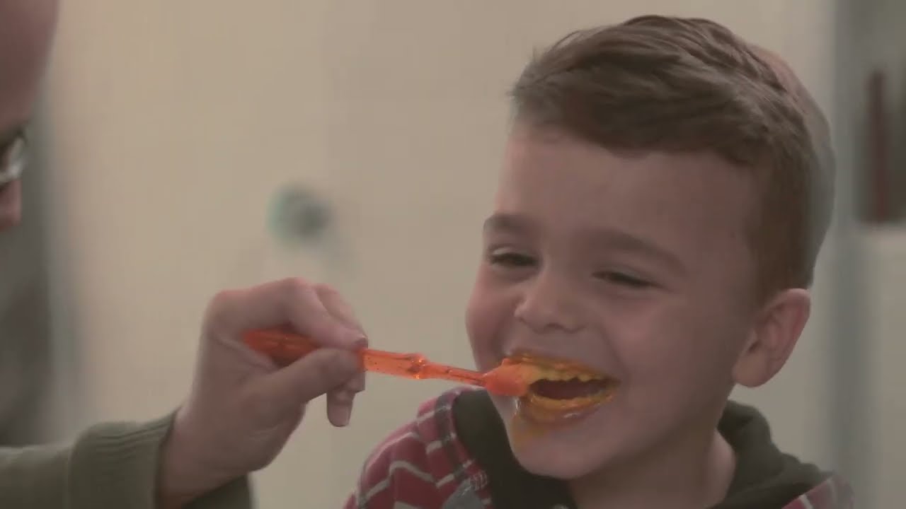 Piksters Plaque Glo Childrens Toothpaste - YouTube