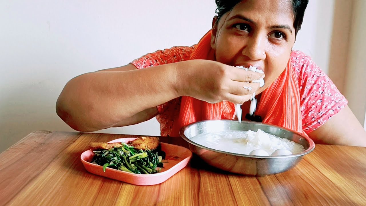 Eating panta vat with fish fry and kolmi sakh - YouTube