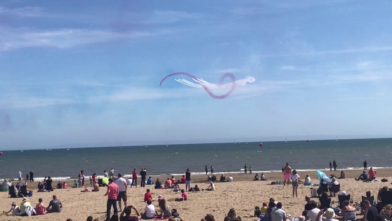 RAF Red Arrows Infinity Break - Swansea 2017 - YouTube